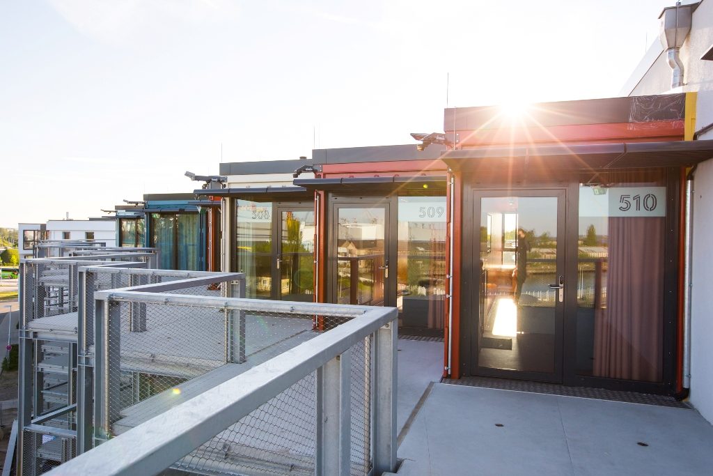 DOCK INN - Übernachten im Übersee-Container | Der Varta-Führer